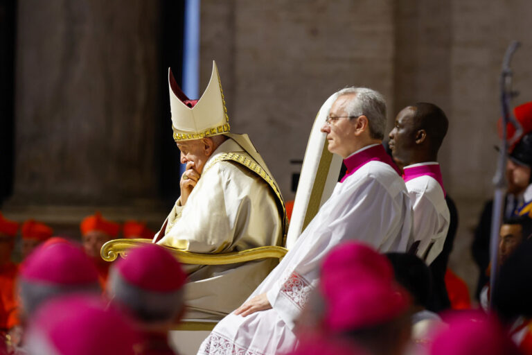 With document “Hope Does Not Disappoint,” pope officially proclaims ...